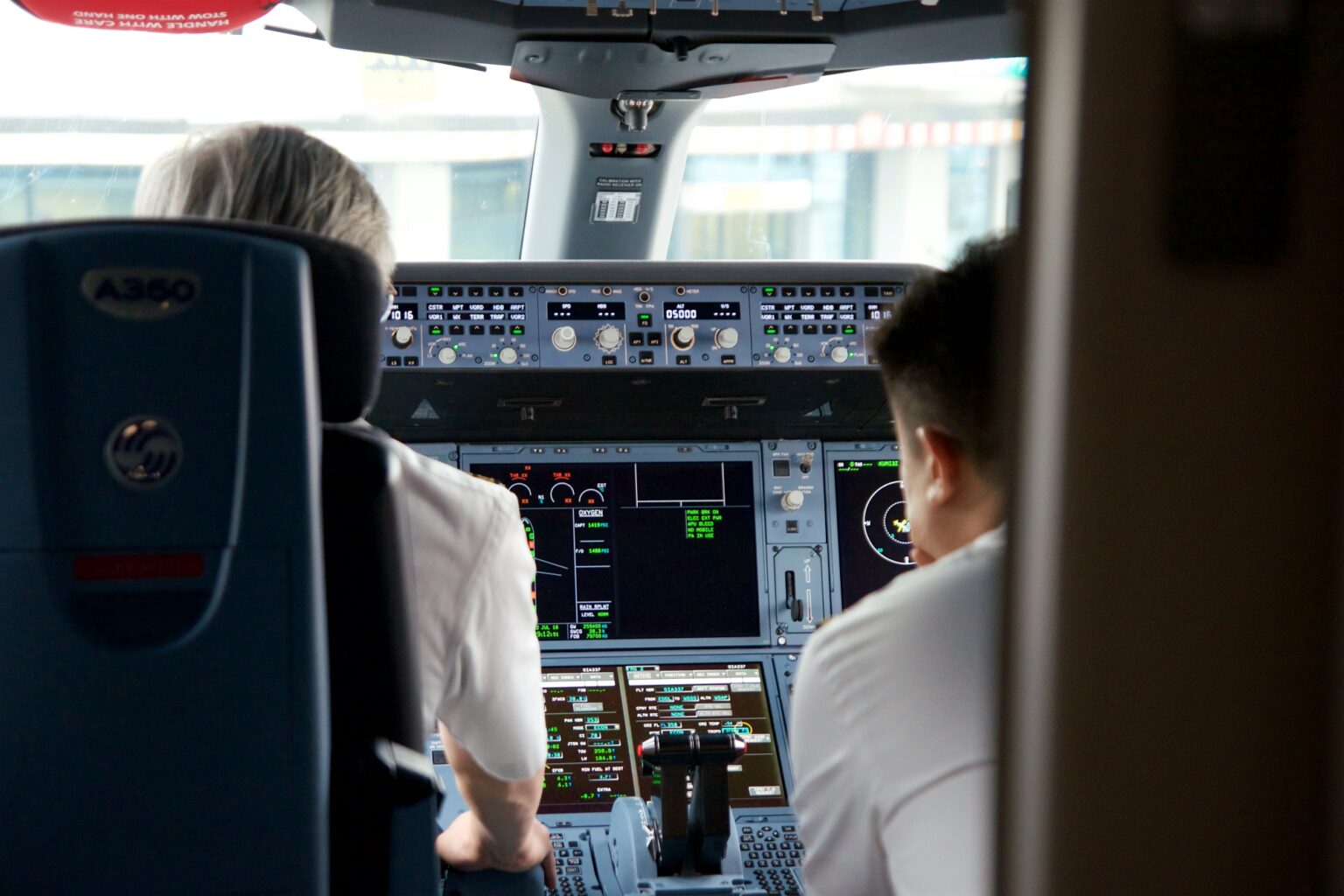 How do low-time pilots build flight hours? - AviationCV Blog