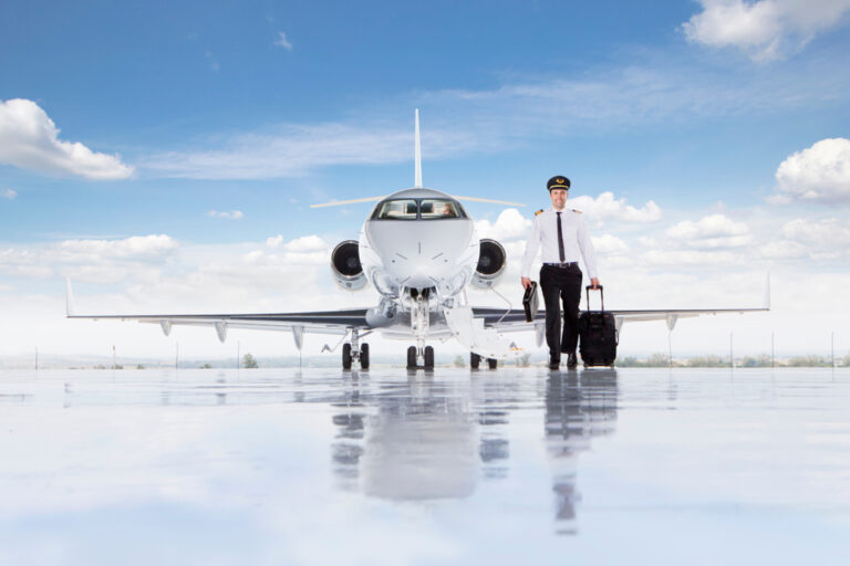 Corporate vs. Commercial Pilot life: key duties compared - AviationCV Blog